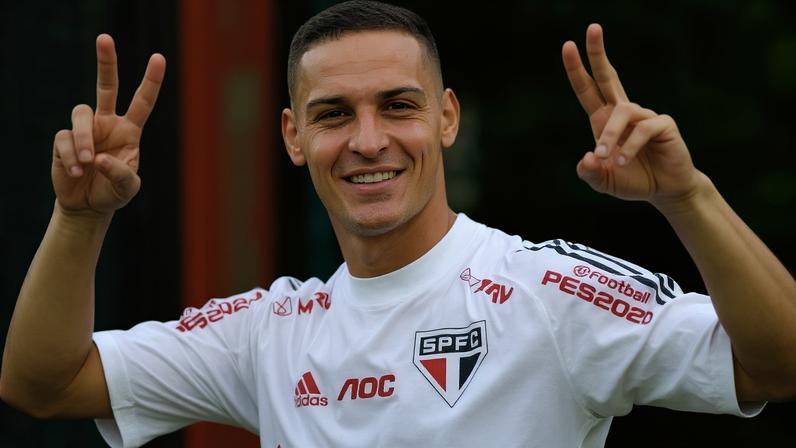 Crespo e Abel Ferreira disputam liderança em vitórias no futebol brasileiro